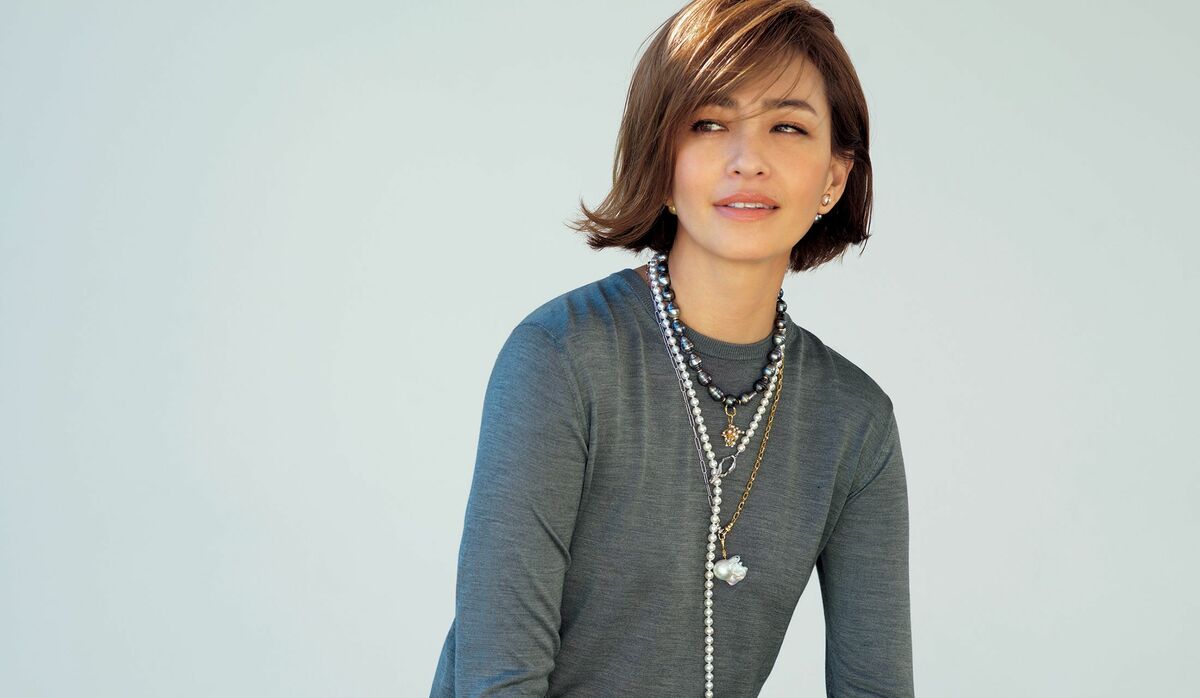 3/17 Fri｜グレーニット×パールのグラデーションで、シンプルな装いに個性を添えて【365日コーディネート】 | Precious.jp ...