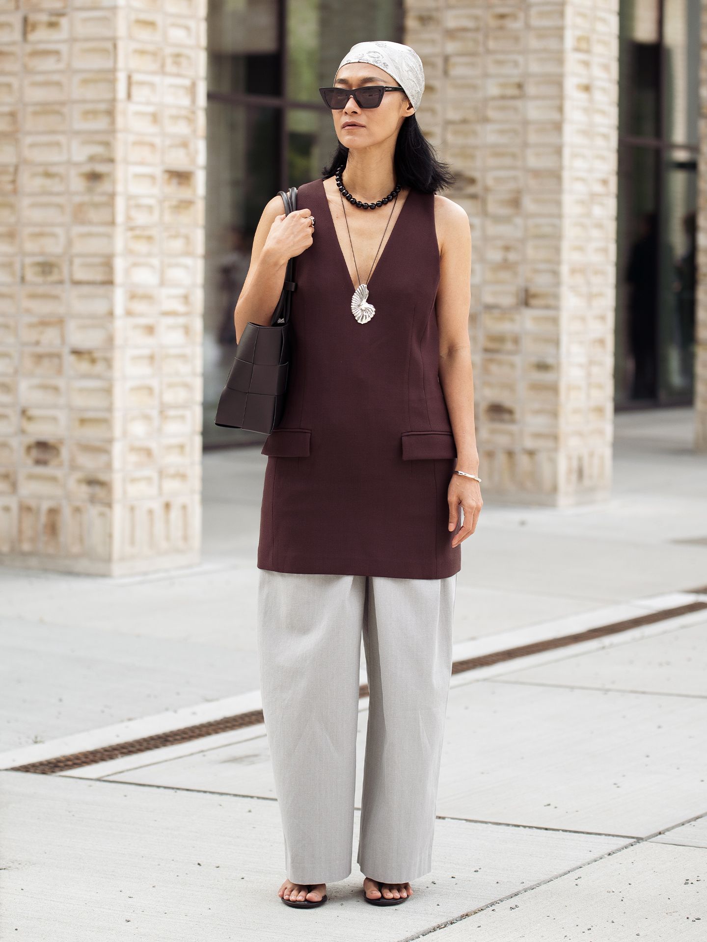 夏スタイルでも「秋配色」なら新鮮！ 辛口モード3選【海外スナップ】 | Precious.jp（プレシャス）