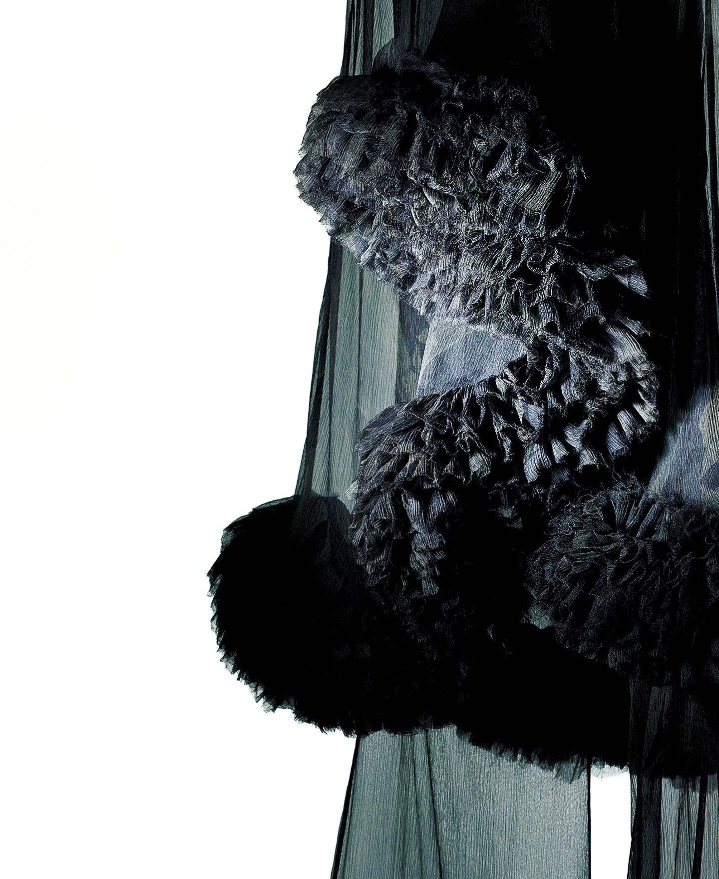 「エトロ」シアーなシルクスカートの【フリル使い】にうっとり…【「超絶技巧」の魔法に酔いしれて】 | Precious.jp（プレシャス）