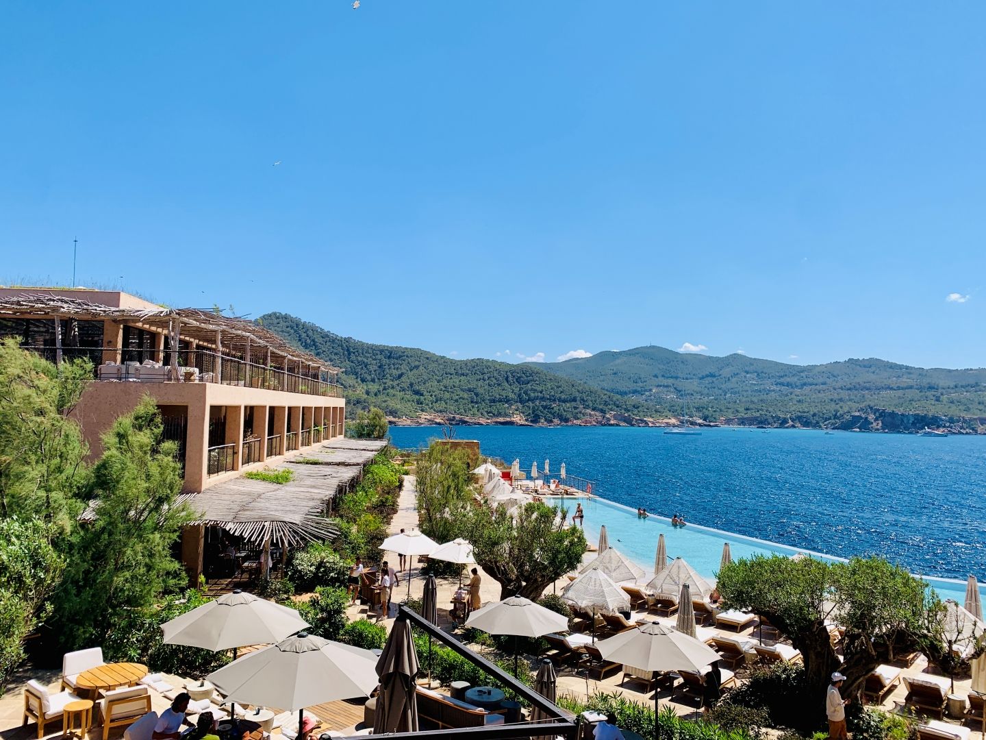 ロールス・ロイスなら旅も仕事もエフォートレスに！｜スーパー・ラグジュアリーSUV「カリナン・シリーズII」 | Precious.jp（プレシャス）