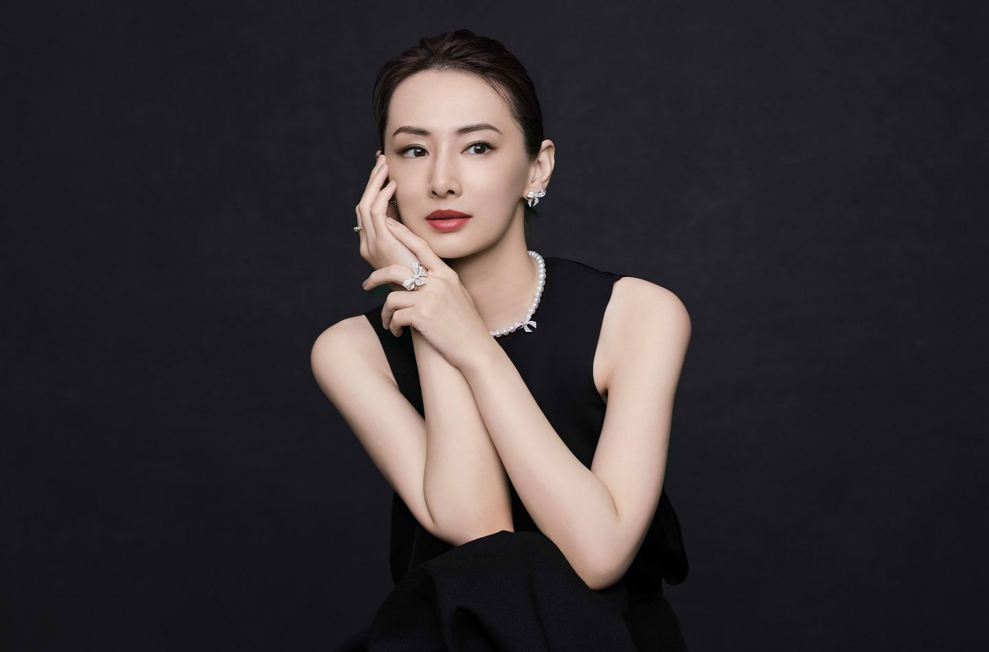 ミキモトより新作コレクション「Bow Charm」デビュー｜フラットかつシャープなリボンモチーフ | Precious.jp（プレシャス）