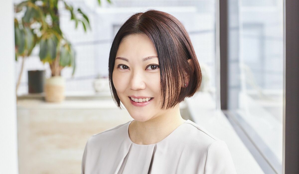 40代に似合う【するっとまとまる美ショートボブ】絶妙なグラデーションで女性らしいしなやさかを | Precious.jp（プレシャス）