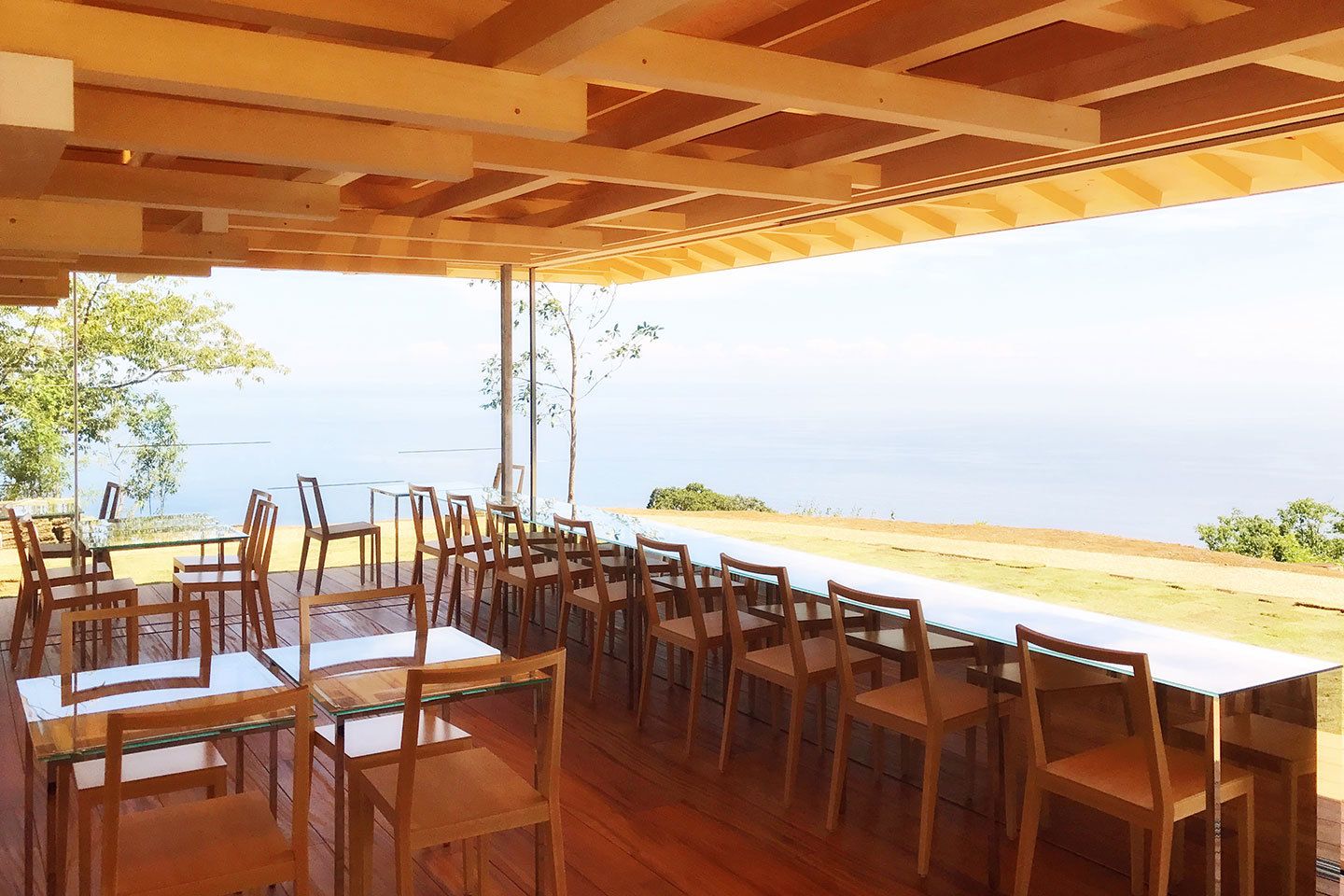 熱海 コエダ ハウス（COEDA HOUSE）｜隈 研吾デザインのカフェ、その絶景に感動 | Precious.jp（プレシャス）