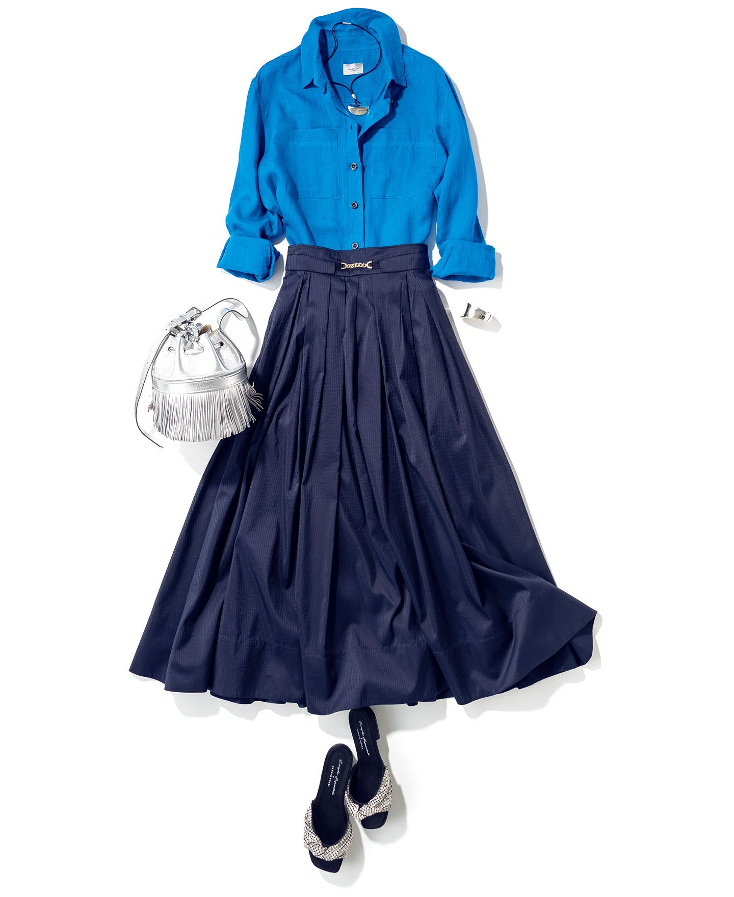 「好きなコーディネート」1位から10位を発表！無敵のベーシックカラー「ネイビー」の鮮度が上がる着こなしに視線集中 | Precious.jp（プレシャス）