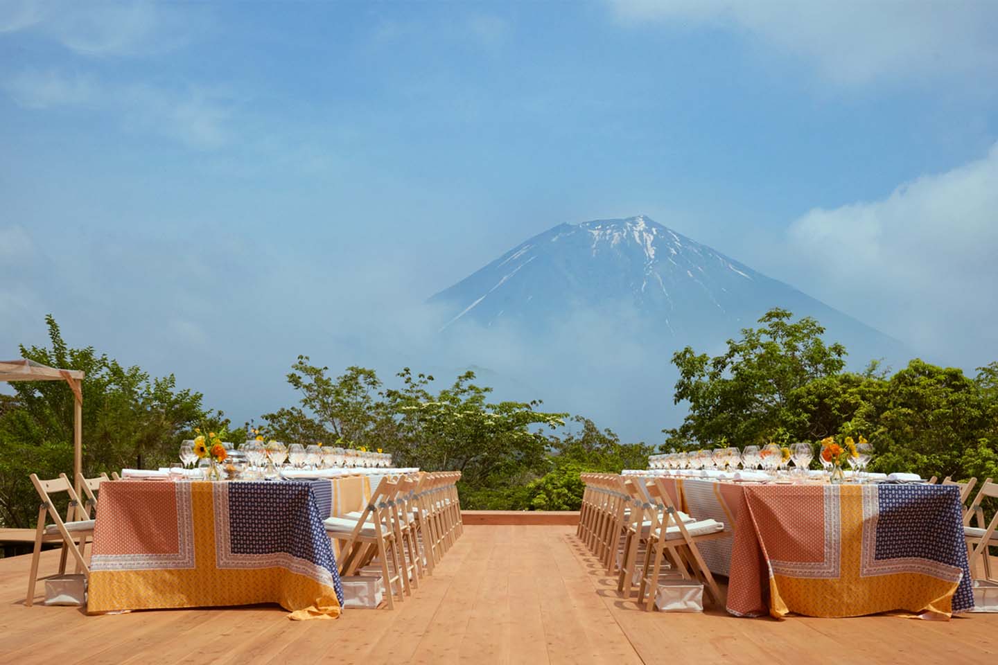 【ヴーヴ・クリコ】初夏の太陽と共鳴したプレイフルな大人のピクニックイベントを開催 | Precious.jp（プレシャス）