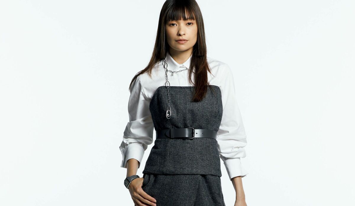 11/7 Tue｜「マックスマーラ」のビスチェ×ラップフロント風パンツで小粋な脚長バランスが実現！【365日コーディネート ...