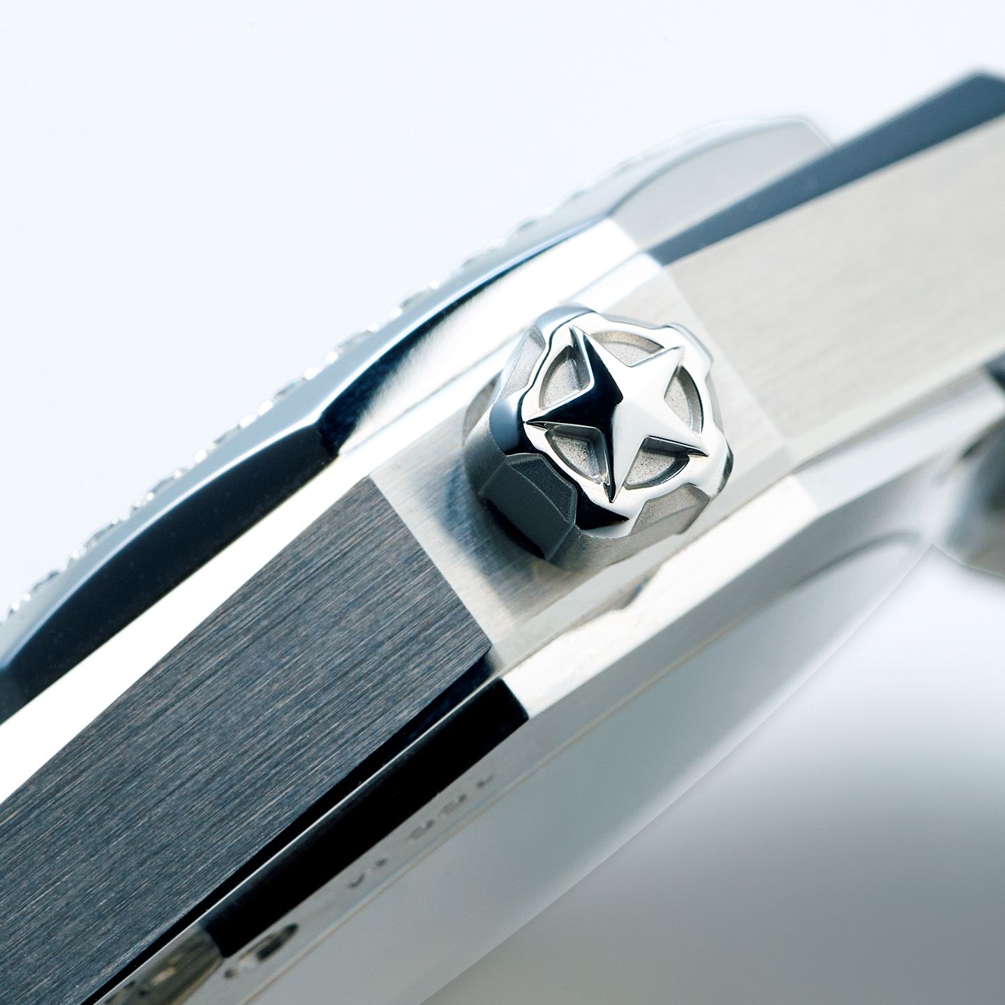 鮮やかなカラーダイヤルとダイヤモンドが女心をくすぐる、ゼニスの時計『デファイ スカイライン 36』 | Precious.jp（プレシャス）