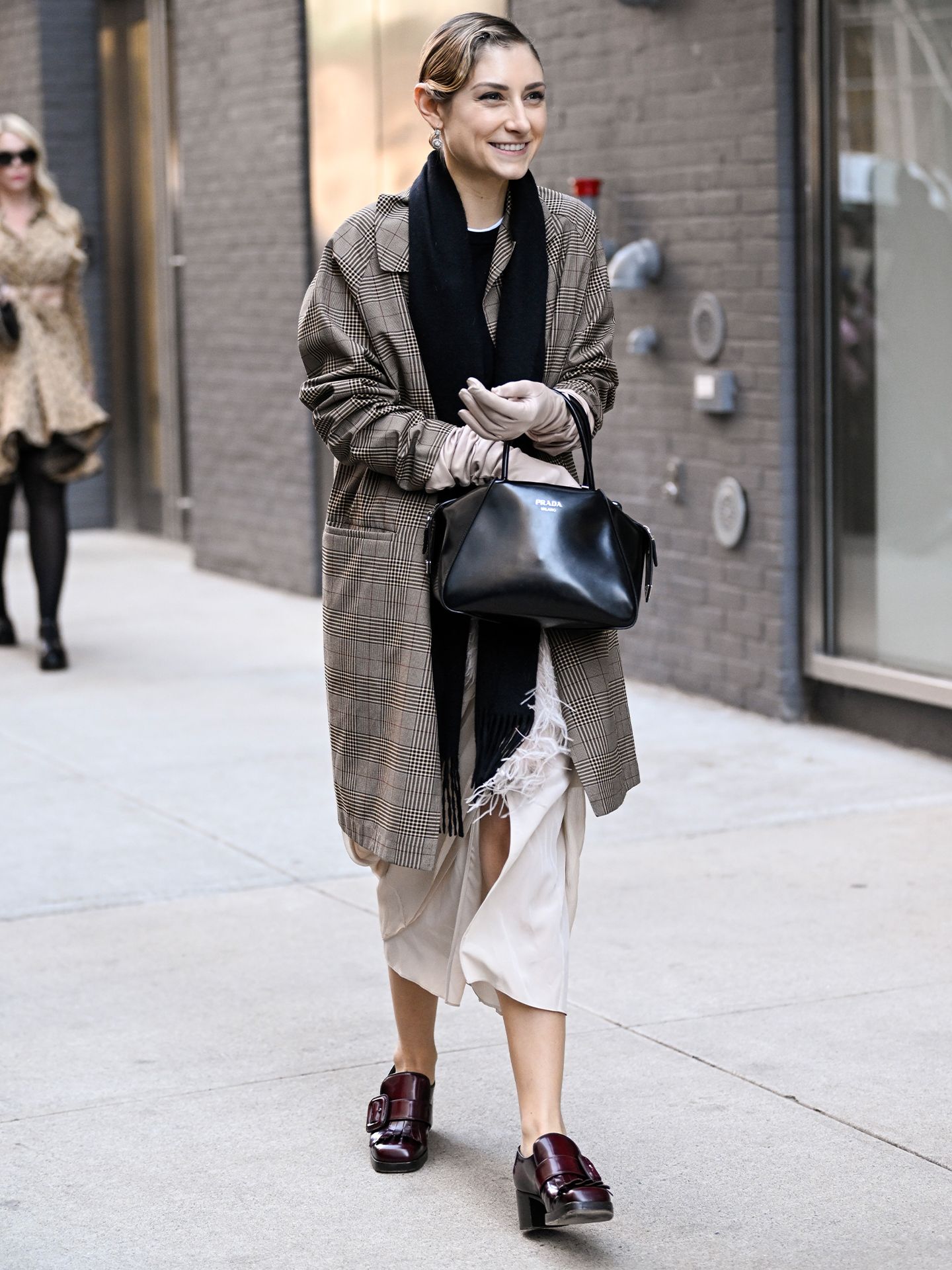 かっこよさの決め手は「メンズ風シューズ」で！ 冬のシンプルモード3選【海外スナップ】 | Precious.jp（プレシャス）