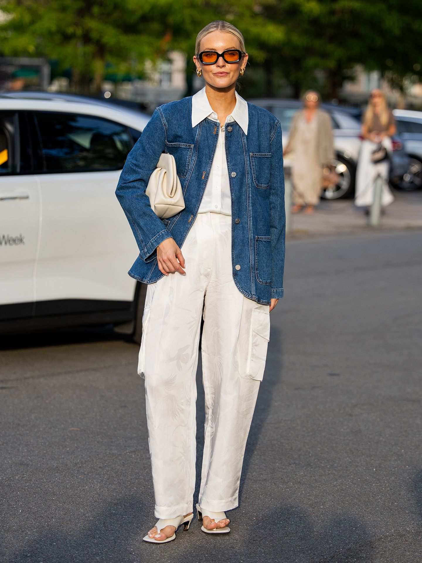 定番「デニムジャケット」を大人っぽく！ 秋の上質ベーシック3選【海外スナップ】 | Precious.jp（プレシャス）