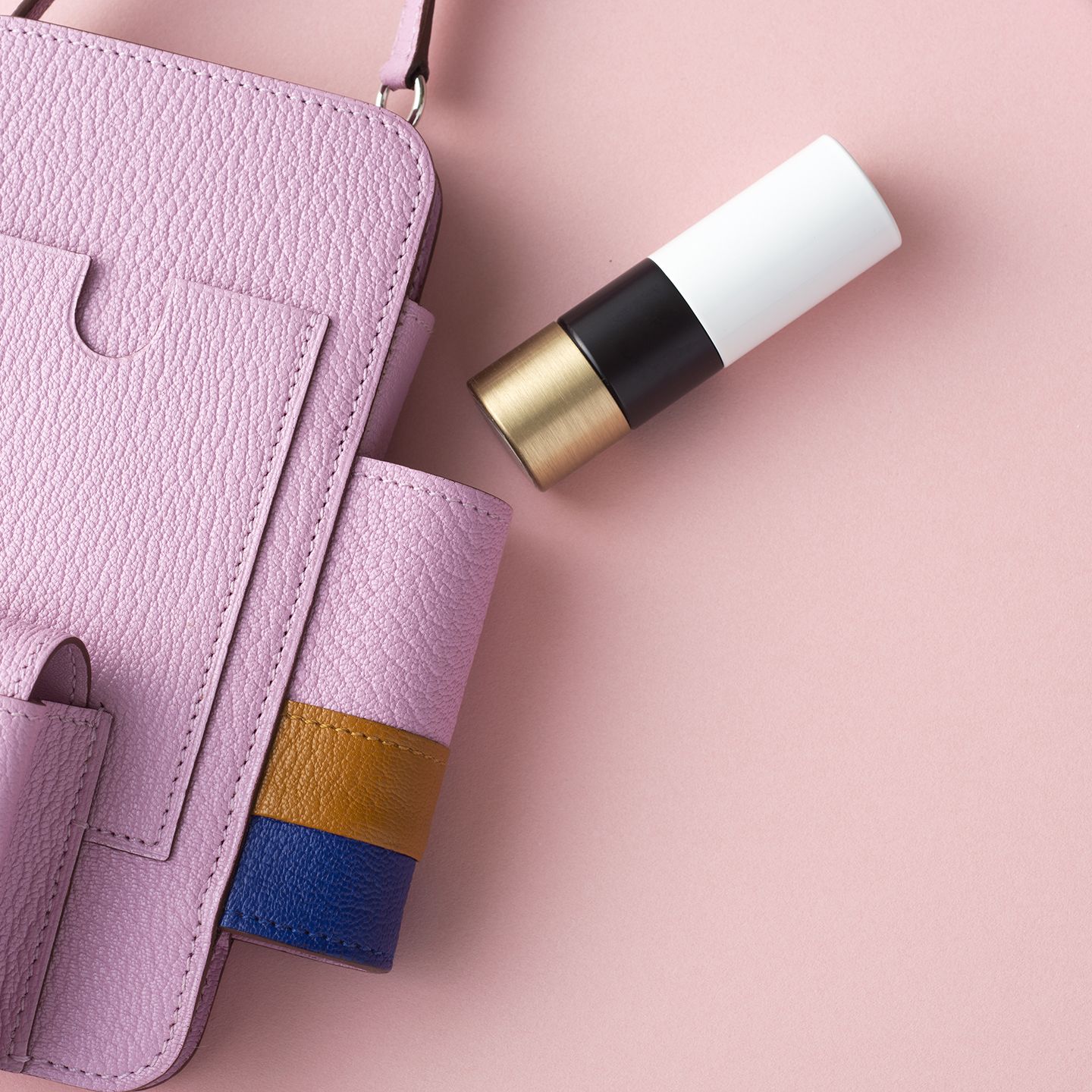 リップも収納できる！エルメスの新作スマートフォンケースは可愛いだけじゃない | Precious.jp（プレシャス）