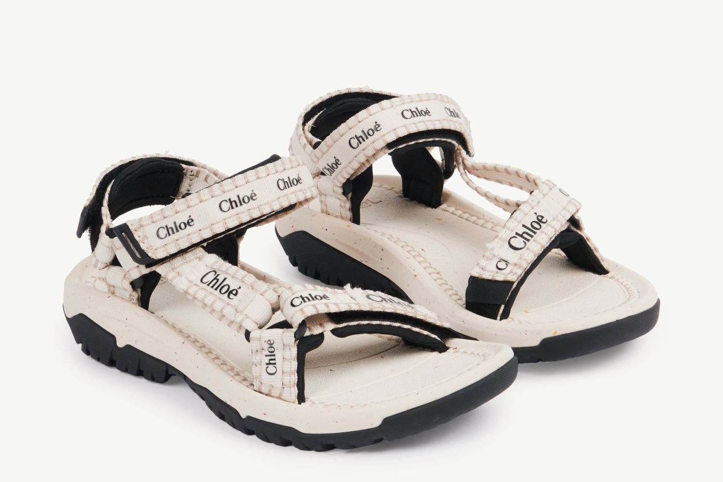 「クロエ」と「TEVA」が限定コラボ！夏スタイルに旬なテイストを添えるスタイリッシュなスポーツサンダルに注目 | Precious.jp（プレシャス）