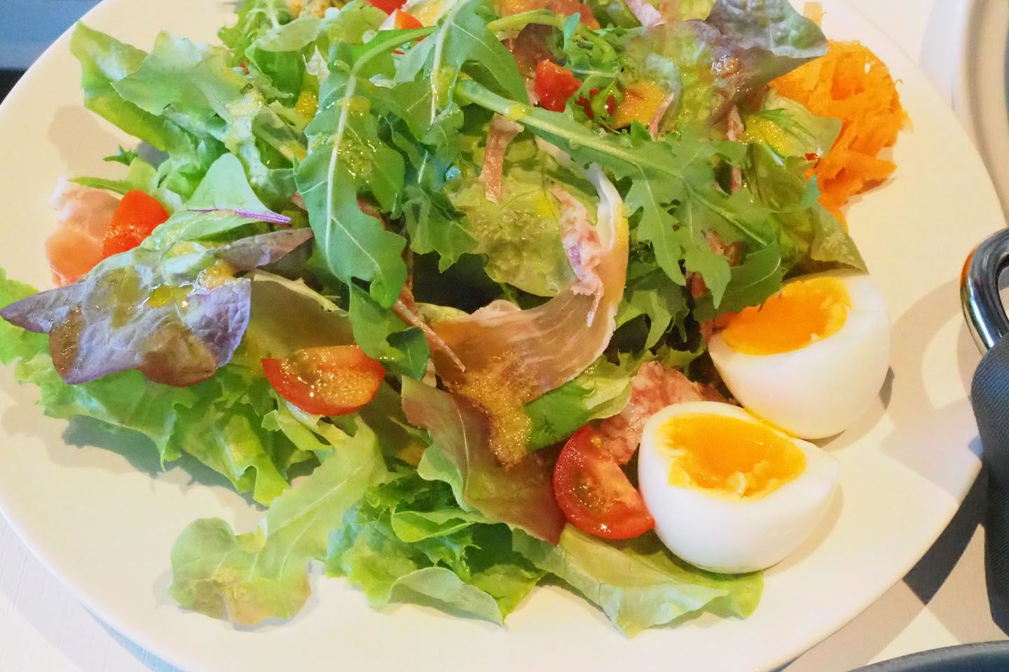 ビサイドシーサイド（BESIDE SEASIDE）｜日の出ふ頭「Hi-NODE（ハイノード）」内に誕生した、東京湾を一望できるレストラン＆カフェ | Precious.jp（プレシャス）