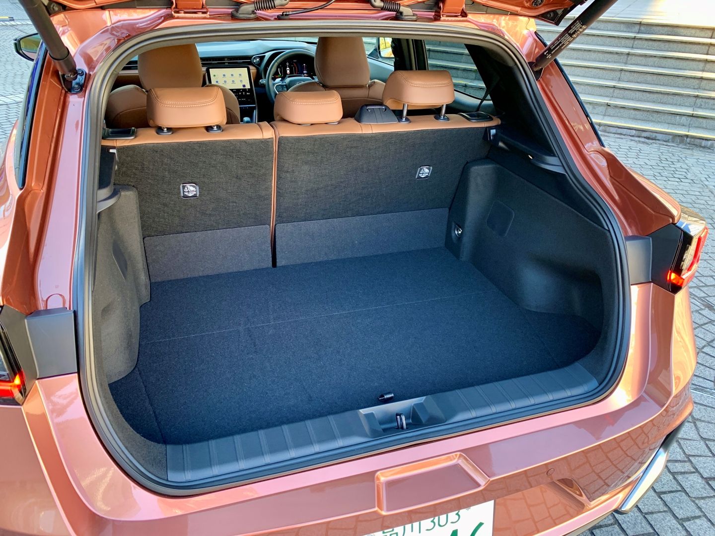 レクサスの心地よさはジャストサイズの「LBX」で味わって | Precious.jp（プレシャス）