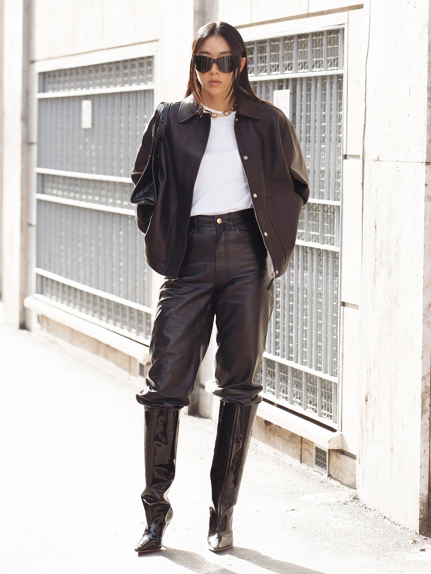 「レザーパンツ」をさらにかっこよく！冬の美姿ブーツインスタイル3選【海外スナップ】 | Precious.jp（プレシャス）