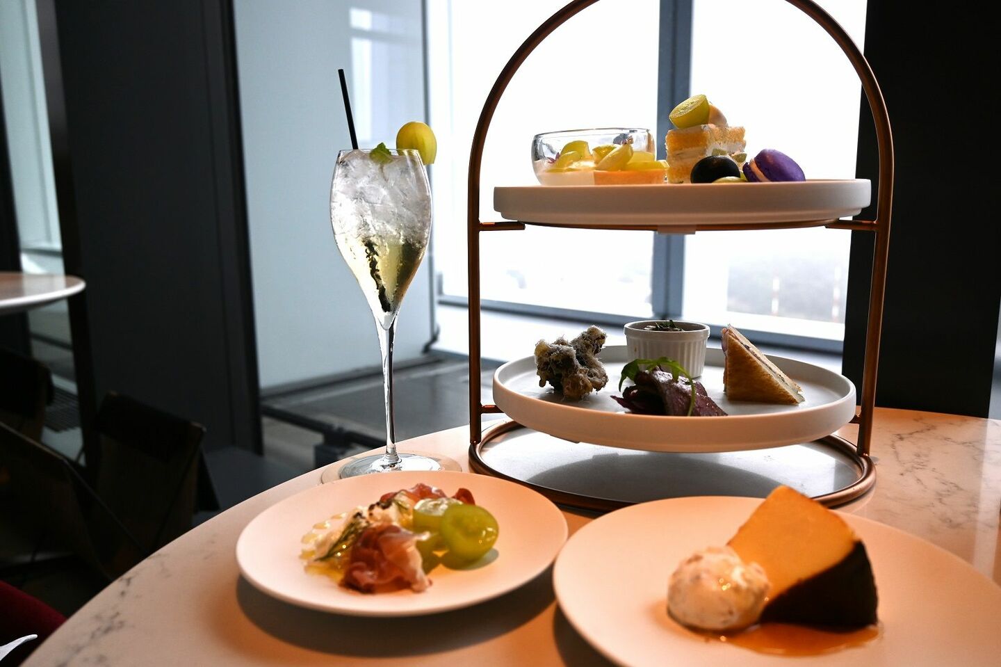 虎ノ門ヒルズ「TOKYO NODE DINING」秋のアフタヌーンティー｜シャインマスカットと栗が登場！【実食レポート】 | Precious.jp（プレシャス）