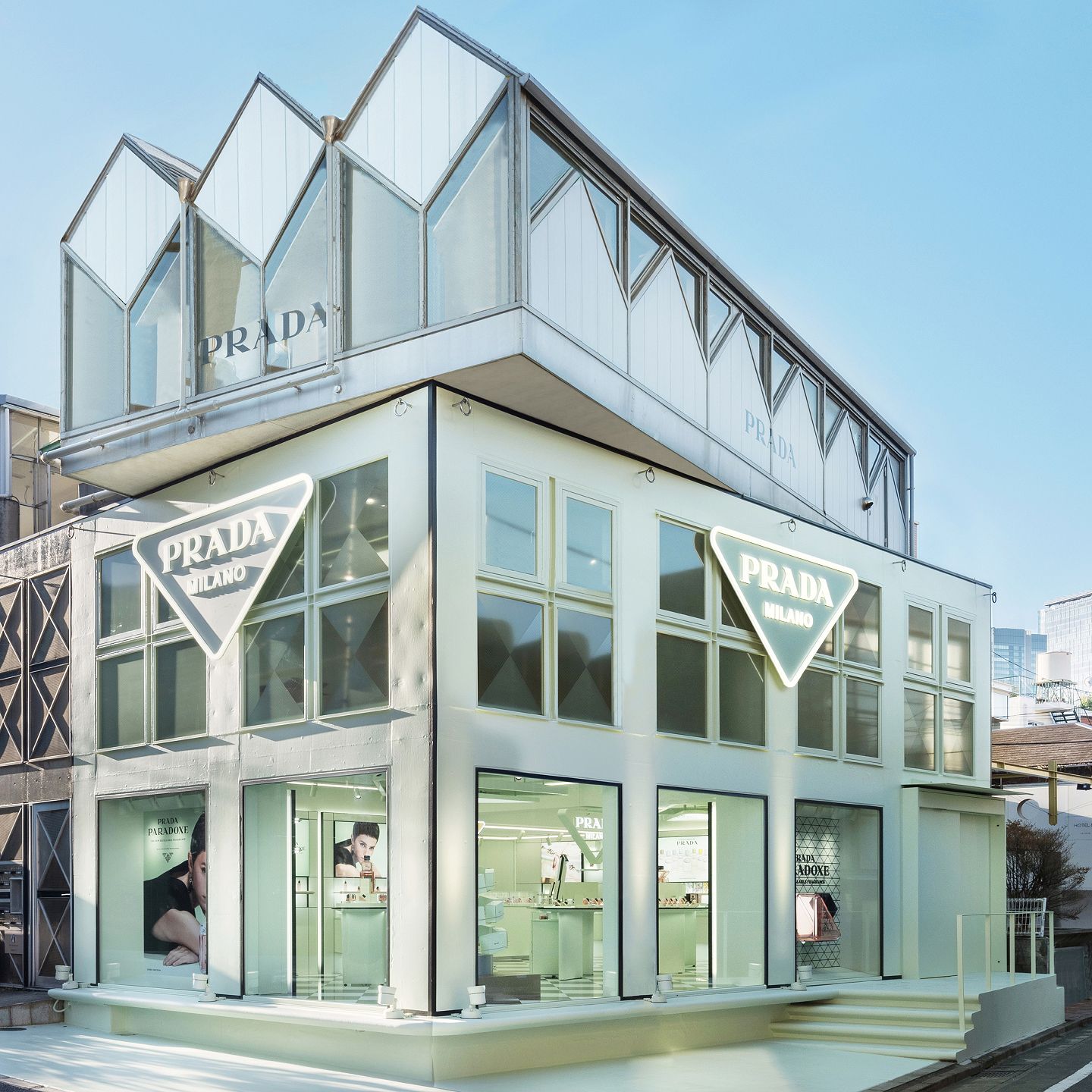 【先行発売日間近】「プラダ ビューティ」人気No.1の『プラダ バーム』から待望の新作4品が登場！ | Precious.jp（プレシャス）