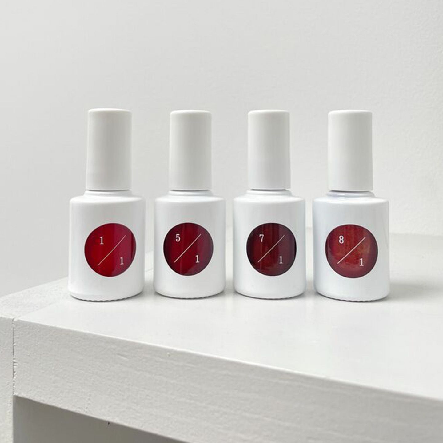 大人女性のための赤ネイル【人気おすすめ17選】定番からトレンド色「アースカラー」系まで | Precious.jp（プレシャス）