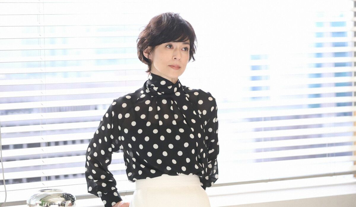 鈴木保奈美さんのコーデが話題！『SUITS2』5話の服とジュエリーは？ | Precious.jp（プレシャス）