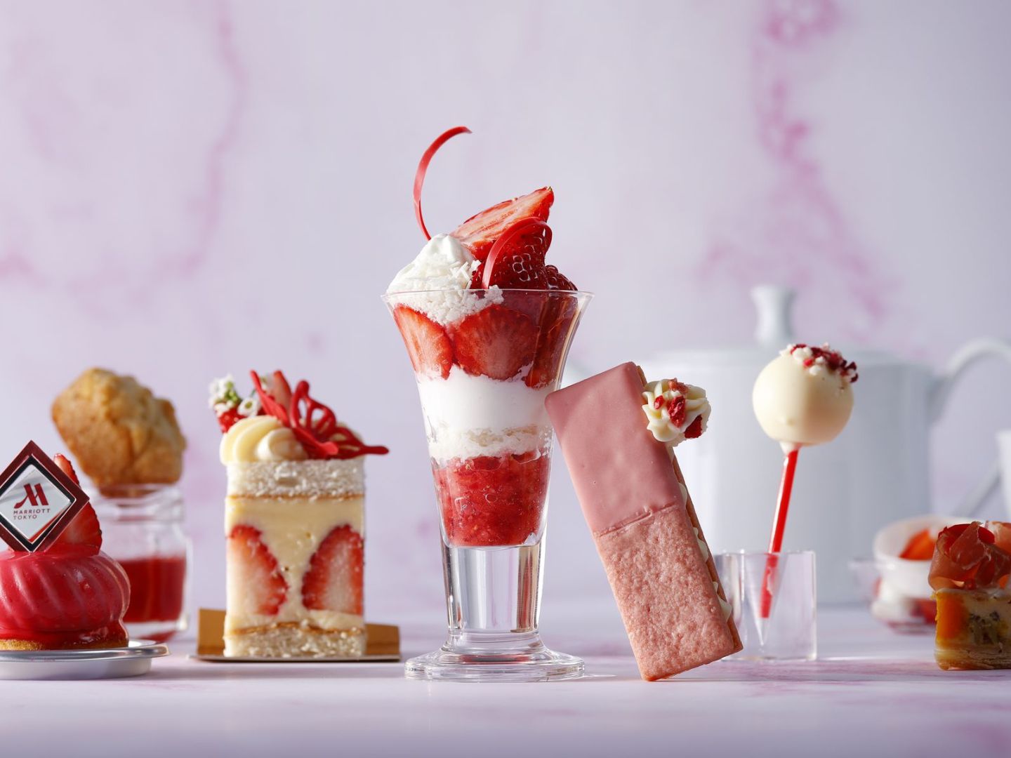 高級ホテルで楽しむ「いちごアフタヌーンティー」5選｜「ザ・キャピトルホテル 東急」や「フォーシーズンズホテル大阪」など | Precious.jp（プレシャス）