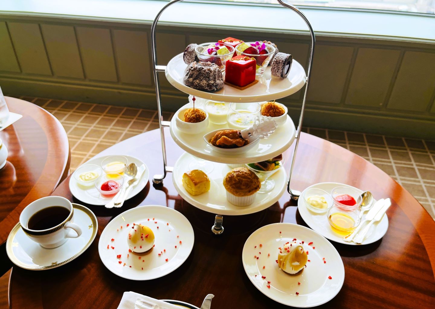 「帝国ホテル 東京」のホリデーシーズンを彩る「Feast Afternoon Tea」実食レポート | Precious.jp（プレシャス）