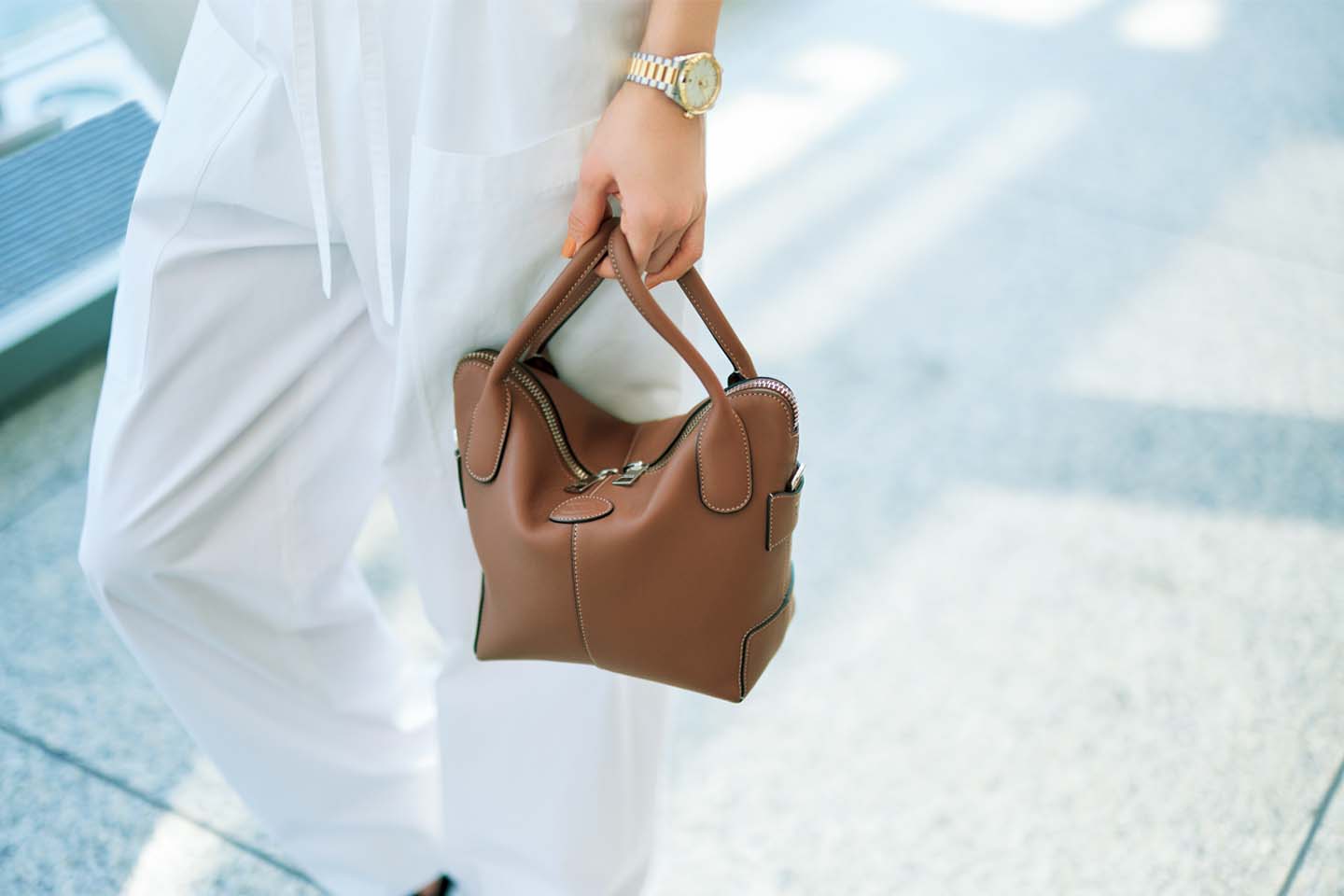 ひとつで2通りのデザインを楽しめる「TOD’S」大人気バッグ『トッズ ディーアイ バッグ スウィング』で夏コーデをブラッシュアップ！ | Precious.jp（プレシャス）